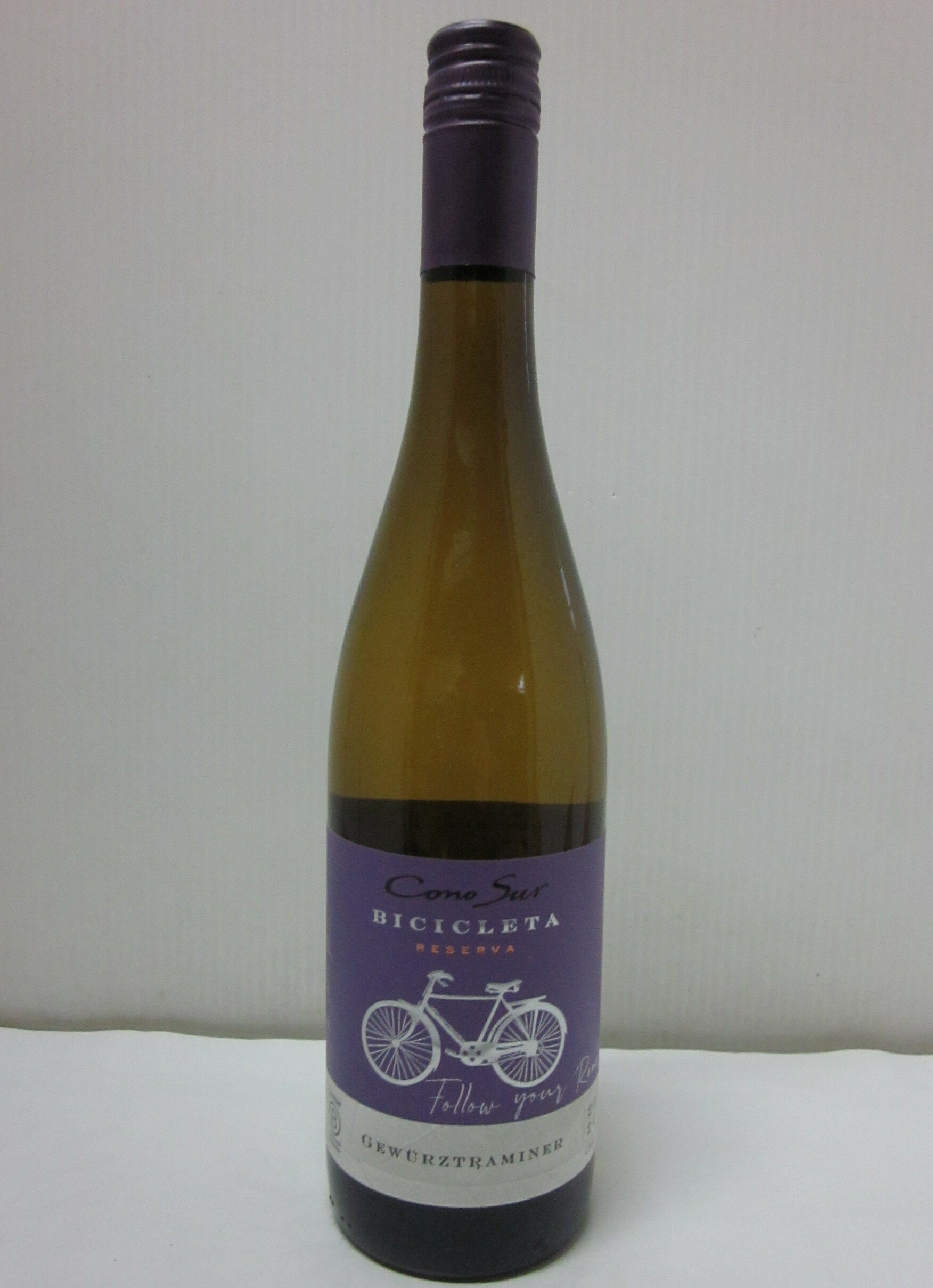 内容量 750ml ご注意 開封後はお早めにお飲みください。 保存方法 冷暗所にて保存 商品説明 アルコール分13.5%、ライチやバラの花びらのような香りとエキゾチックでスパイシーな香りが楽しめる芳香豊かなチリ産白ワインです。