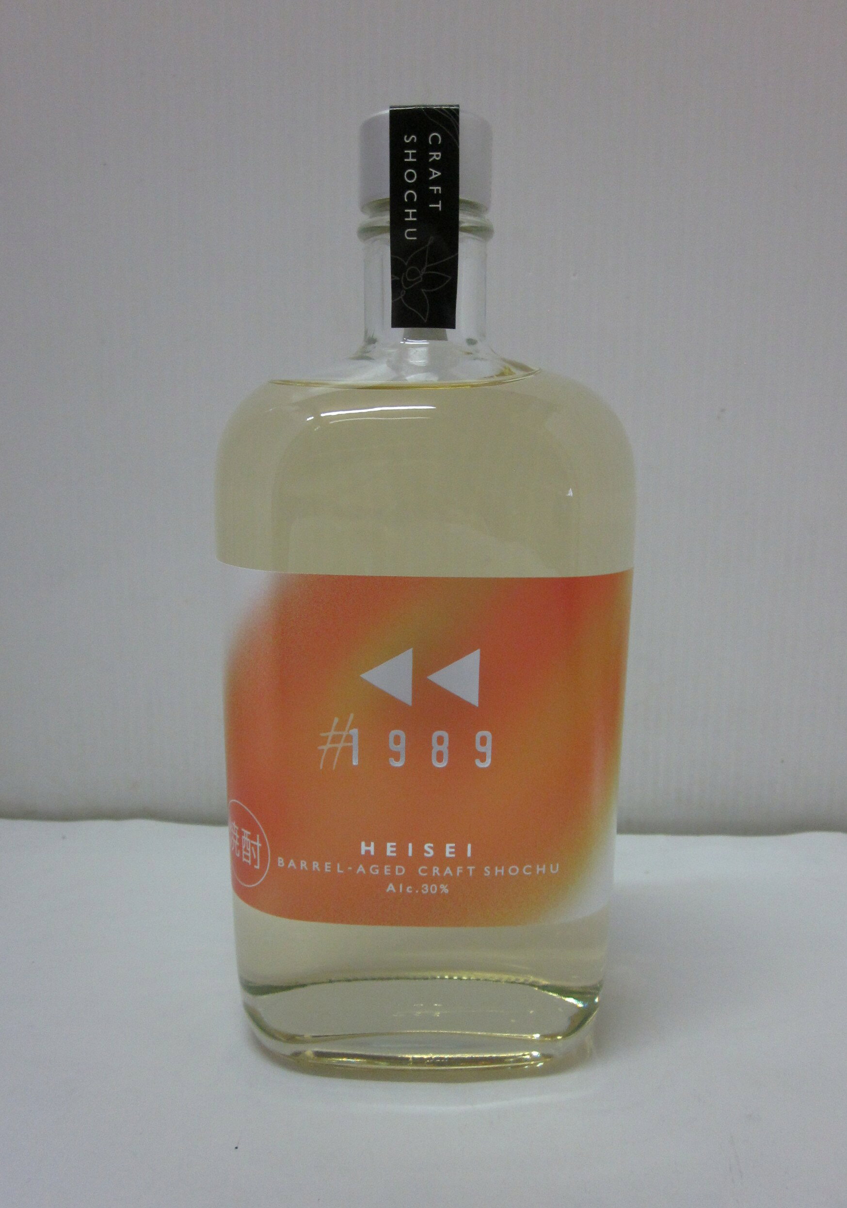 内容量 700ml ご注意 開封後はお早めにお飲みください。 保存方法 常温 原材料 麦、麦こうじ 製造元 櫻乃峰酒造有限会社 商品説明 アルコール分30%、平成は、アナログからデジタルへ大きく時代が変化した特別な時代です。 音楽、ファッシ...