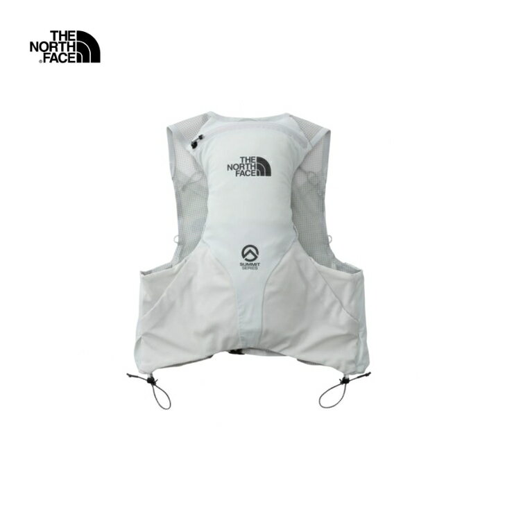 ミニマルなギアで最大限の推進力を生み出し、ショートからミドルレンジのスピーディな走りに応える「HIGH SPEED TRAIL KIT」コレクションアイテムのひとつ。通気性と収納性を備えた約160g前後の軽量性に特化したランニングベストです...