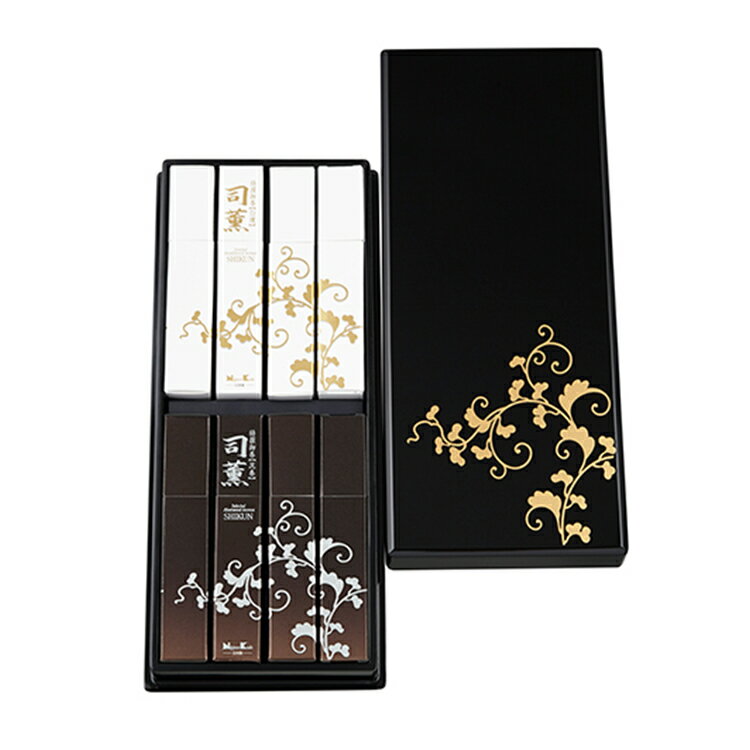 「司薫」は、日本香堂が受け継ぐ天正年間以来の薫香技術を、調香師の繊細な感性により進化させ、お線香に託しました。品質の良い香木にこだわり、希少な香原料を厳選して用いた奥ゆかしい香木の香りの逸品です。洗練された匠のみが奏でることのできる薫りは、...