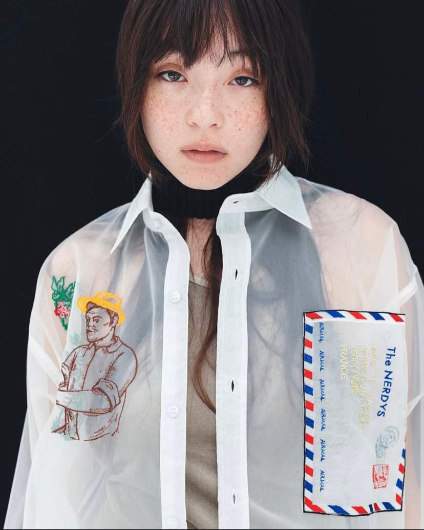 パリで人気を誇るコンセプチュアルブランド〈Brigitte Tanaka〉と〈The NERDYS〉によるウェアコラボレーション。 〈Brigitte Tanaka〉の代名詞とも言えるオーガンジー素材を全面に使用し、透け感と構築美が共存する...