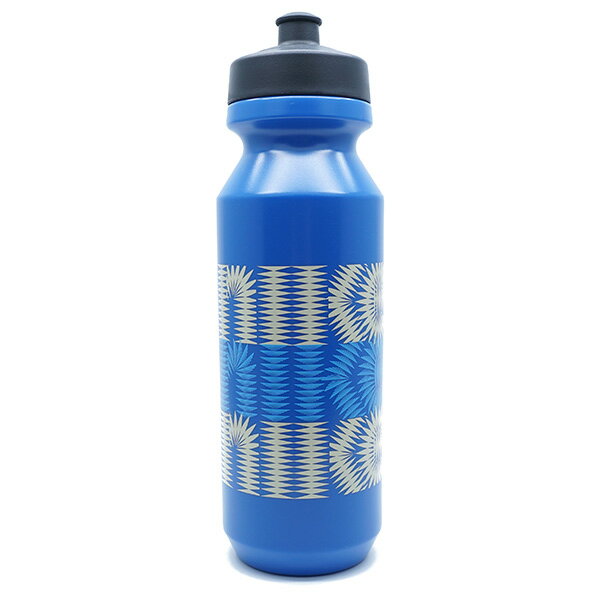 ドリンクボトルメーカー：ナイキ NIKEカラー：【447】ハイパーロイヤル/ブラック/ユニバーシティブルー/ライトカーキ素材：低密度ポリエチレン81%、ポリプロピレン16%、シリコン3%スクイズボトル。プッシュブルの飲み口で簡単に開け閉めが...