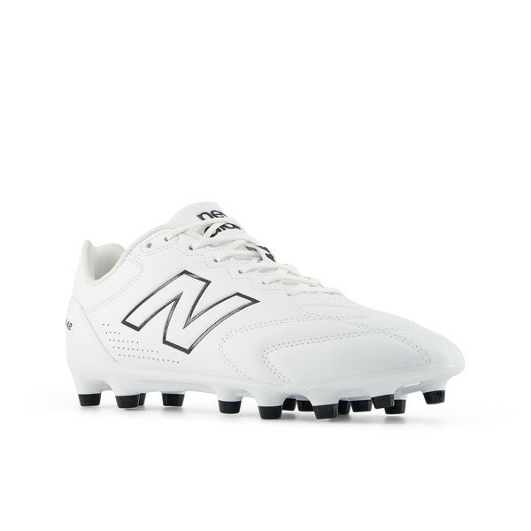 サッカースパイクメーカー：ニューバランス New Balanceカラー：WHITEアッパー：人工皮革アウトソール：合成樹脂底毎日の練習に最適なエントリーモデル「442 Team HG」がv3にアップデート。しなやかな素材感を持つマイクロファ...
