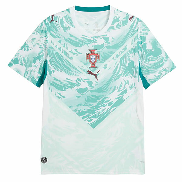 インポートサイズです。日本規格よりワンサイズ大きめの作りになっています。サッカー ポルトガル代表 2nd レプリカユニフォームメーカー：プーマ（PUMA）カラー：【02】ホワイトグリーン素材：リサイクルポリエステルポルトガルのアウェイユニフ...