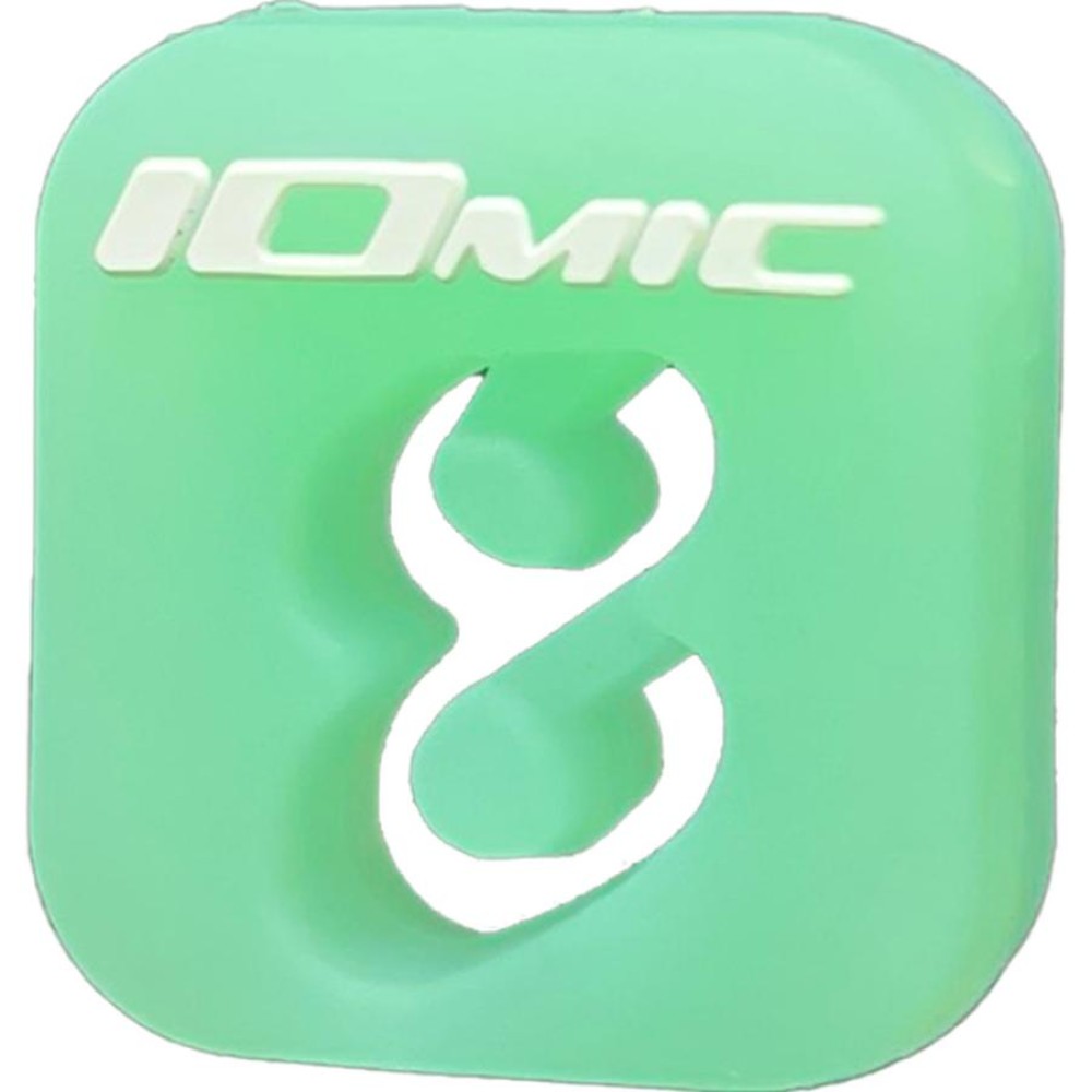 テニスブランド「TOALSON」と、ゴルフグリップで知られる「IOMIC」のコラボモデル。打球時に伝わる余分な振動を効果的に抑え、安定したショットと狙い通りの弾道をサポートします。●カラー：グリーン●サイズ：ワンサイズ●機能：振動吸収●素材...