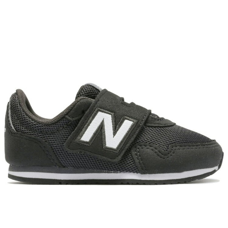 LIFESTYLEの人気シューズ「323」のINFANTモデルが新登場。1970年代のスリム&ロープロファイルなランニングスタイルを、脱ぎ履きしやすいよう大きく開くアッパーと面ファスナーで仕上げました。少し厚みのあるミッドソールはフレアなデ...