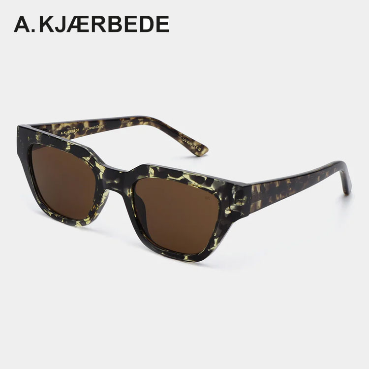 KAWSは、毎日使えるクラシックなユニセックススタイルです。北欧のミニマリズムとモダンなエッジにインスピレーションを得たデザインで、大胆で洗練された印象を与え、シーズンを問わず人気を博しています。UV 400保護ポリカーボネートレンズ高品質...