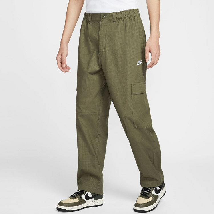 普段使いに最適なウーブン カーゴは、実用的な定番スタイルにNike Clubの快適さをプラス。 ヒップから太ももにかけてゆったりとしたシルエット。足首のバンジーコードでシューズ周りのフィット感を調節できます。【メーカー取り寄せ商品】 こちら...