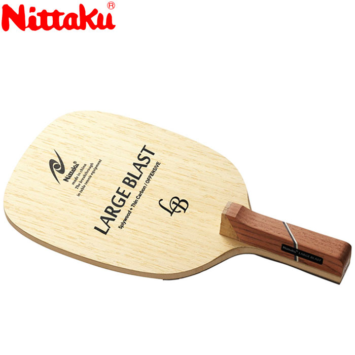 軽めの合板に極薄カーボンを搭載。軽量で振りやすく、小気味の良いスマッシュ連打や切り替えしがやり易いラケットです。また厚めの板厚+極薄カーボンでスピード感のある合板に仕上がりました。ブレード：P / 角 162 × 131 mmグリップ：P素...