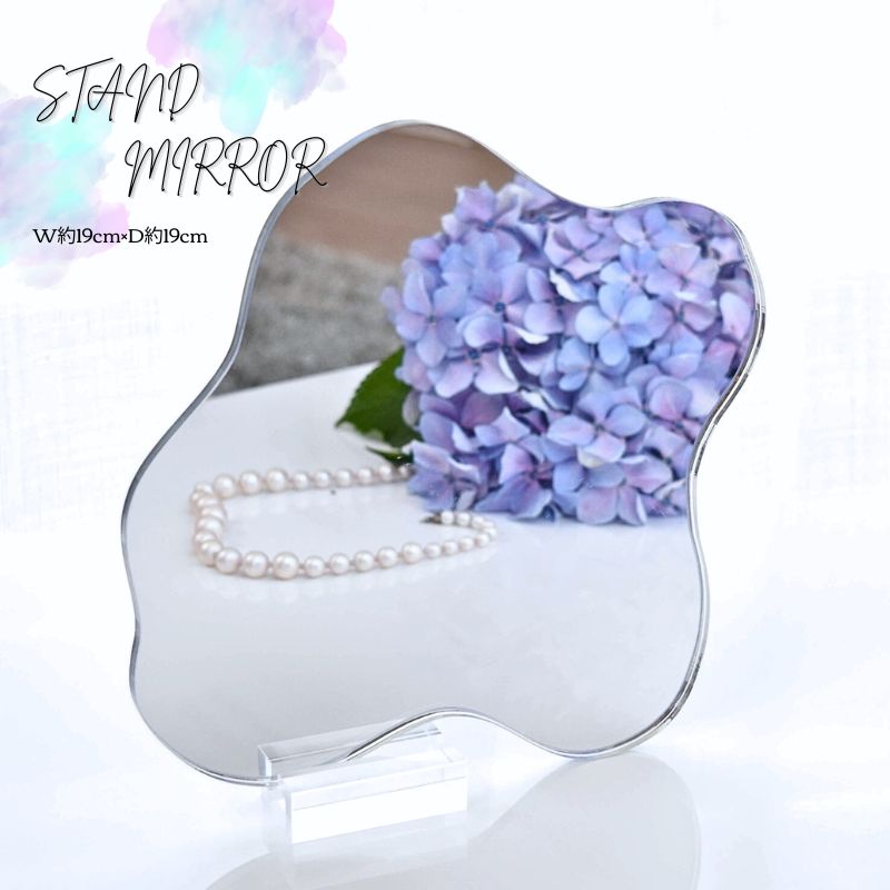 商品情報 商品説明 【 韓国インテリア風うねうねアクリルミラー 】 ・人気のうねうねウェーブミラーでスッキリ可愛いインテリアに。 ・板厚5mmの高級感あるアクリル製ミラー♪ ・卓上ミラーとしてはもちろん、机に寝かせてアクセサリーステージとし...