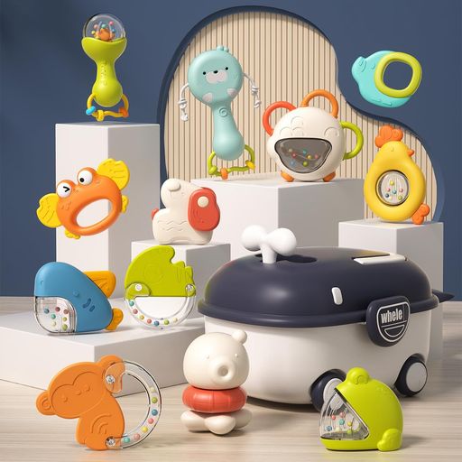 【収納ボックスもかわいい8pcセット】収納ケースがついているのでとても良いです。バラバラにならずにちゃんとしまえます。手に持って遊んだり、歯固め用のかわいいラトル8pcセット。これだけ種類があれば飽きずに遊べ、お気に入りも見つかるはず。鯨形...