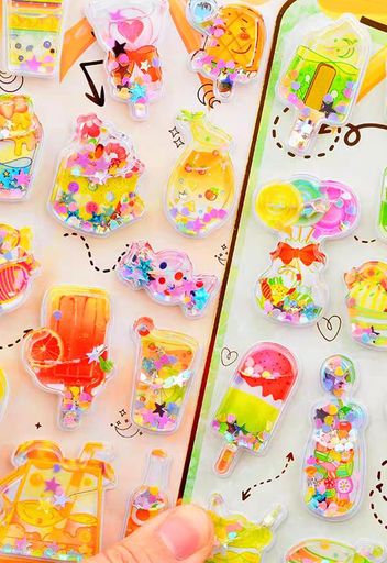 【水入りシール|ぷっくり3Dでキラッと映える】 ぷっくり立体感のある3Dデザインに、カラフルなグリッターがきらっと輝く水入りシール。 手帳やノートに貼るだけで、ページが一気に華やかに 写真や動画でも立体感が伝わりやすく、SNS映えにもぴった...