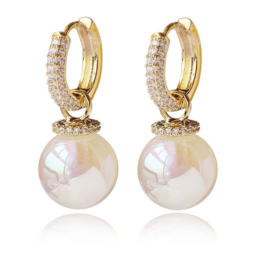 金属アレルギー対応】ゴールドメッキ銅+CZジルコニア+スタッドシルバーのシルバーです。体に優しくて、過敏反応の心配はありません。 【きれいめ華やかデザイン】二重に広がるリングピアスの片方にジルコニアを敷き詰め、温かみのあるリング本体と、輝く...