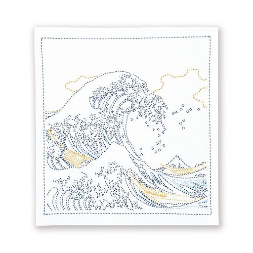 出来上がりサイズ : 縦34x横34cm キット内容 : 晒木綿 (白、綿100%) 、刺し子糸 (細、綿100%) 、刺し子針、作り方説明書 (英語版付) 難易度 : 初~中級者向 制作目安時間 : 8~12時間 生産国 : 日本