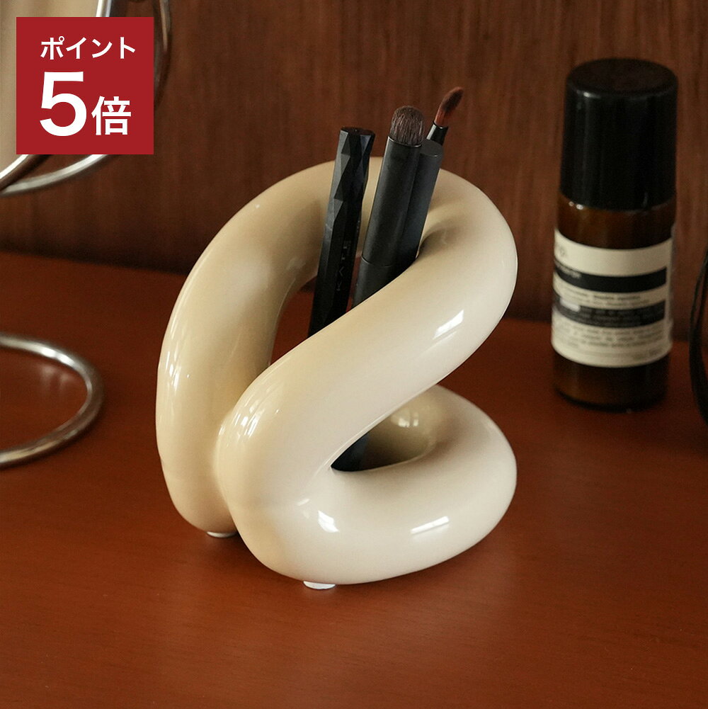 品名 【送料無料】セラミック ブラシスタンド サイズ 高さ約11cm×幅約10.5cm×奥行約9.5cm 素材 セラミック 製造国 中国製【送料無料】セラミック ブラシスタンド 【送料無料】セラミック ブラシスタンド 丸みを帯びたフォルムが...