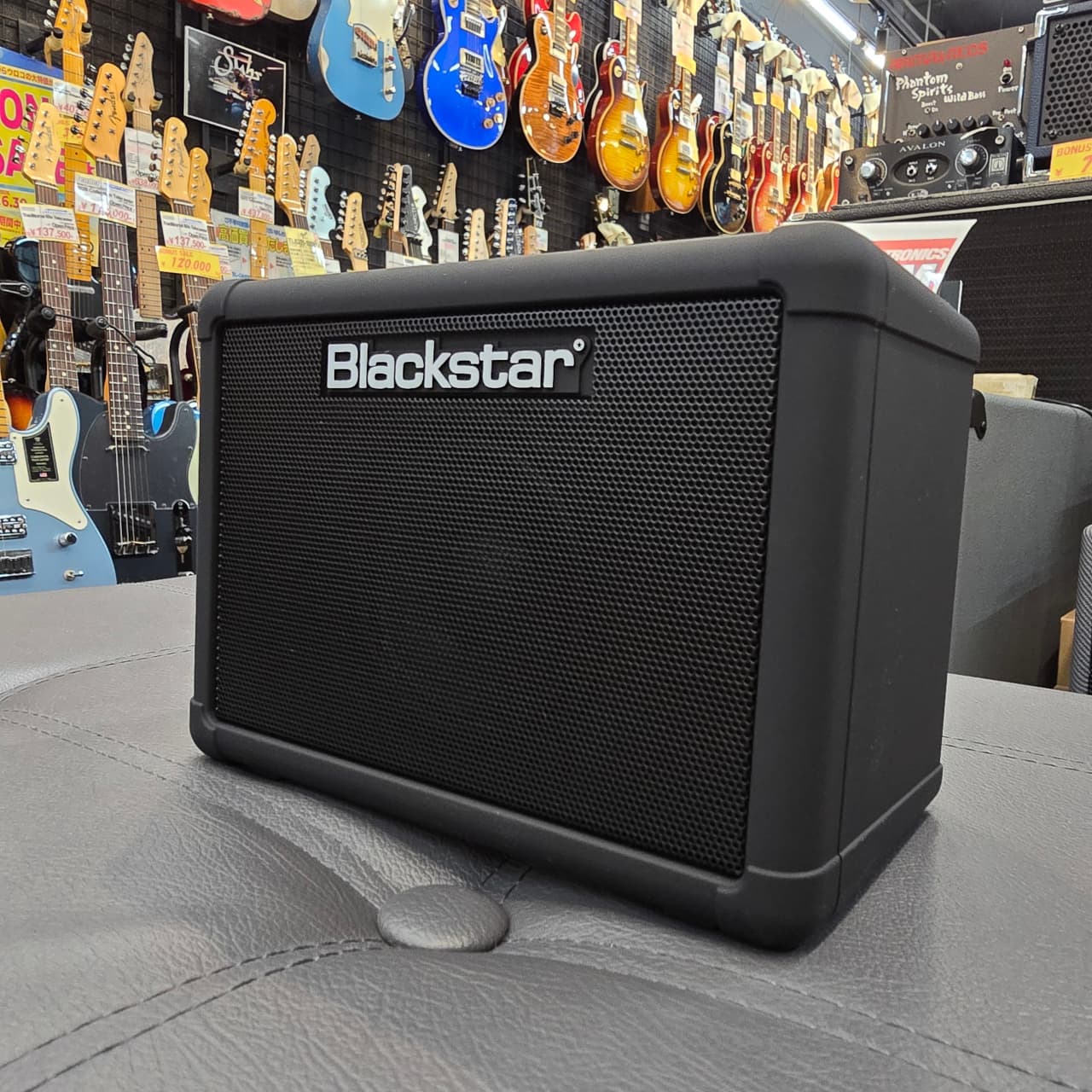 人気のFLY3の充電式バッテリー内蔵モデル！ Blackstar&nbsp;FLY 3 Charge Bluetooth &nbsp; FLY 3 Charge ミニアンプは、オリジナルの優れたトーン、コントロールの柔軟性、および機能をすべ...