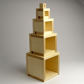 ネフ社naef 10×10cmパターンブック付 キュービックスと同じくペア・クラーセン氏デザインのキュービックスを発展させた積木です。立方体の分割って本当にさまざまです。何だか眺めているだけでもついうっとりしてしまいそうです。セラについての...