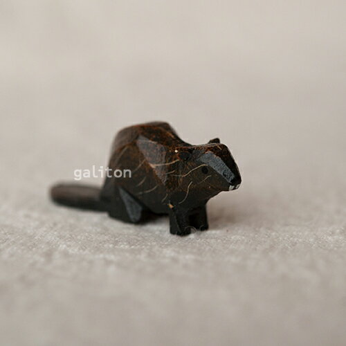 チェコとの国境近く、エアツゲビルゲ山地のSeiffen（ザイフェン）という村にあるCHRISTIAN WERNER（クリスティアン ヴェルナー）氏の工房でつくられているミニチュアです。昔ながらのライフェンドレーエンという製法によりひとつひと...