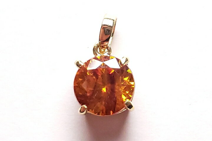 トップ部分サイズ約:0.7×0.7×0.5cm 1.86ct 大人気のスファレライトカットペンダントでございます。最初からすぐにお使い頂けることを前提に18金のペンダントに加工をしまして販売をさせて頂きます。 スファレライトのカットも素晴ら...