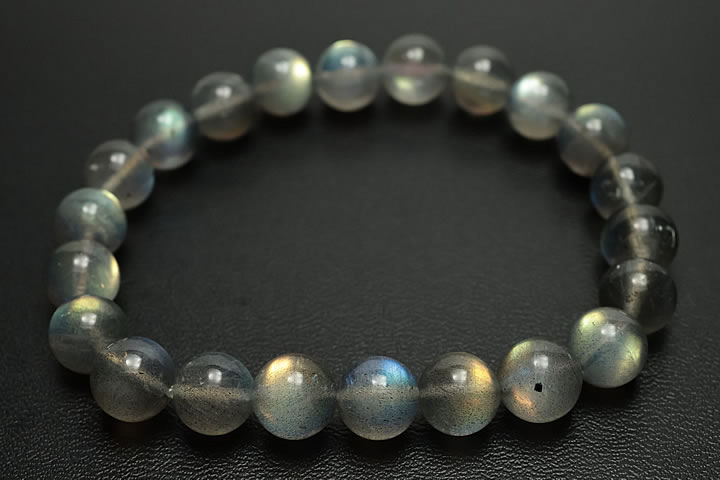 9mm玉×22個　手首周り:16.5cm　 使用しているほとんどの玉からブルー・グリーン・イエロー・オレンジ・ピンク等の強いシラーが出る品質です。 6Aグレードですが透明度も高くこれほどのきれいなシラーが出る事を考えればまさにお買い得な価格...