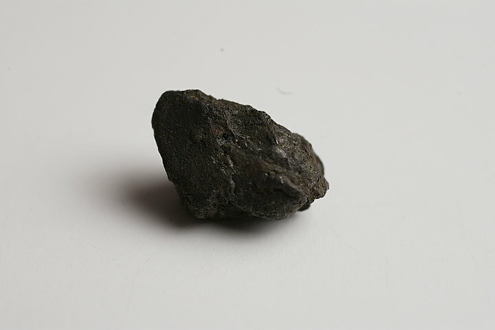 まだ記憶に新しい、2013年2月15日エカテリンブルク時間9時20分にロシア・ウラル連邦チェリャビンスク州付近に落下した隕石です。 地球上で最も新しいこの隕石は世界中の隕石コレクターの垂涎の的となっております。もちろん安定的に供給できる代物...