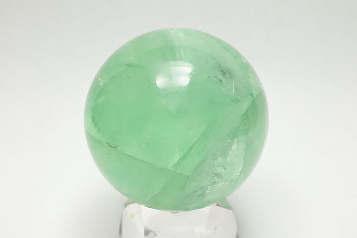 直径約45mm　150g　 中国産フローライトの丸玉になります。 グリーンを基調とした色合いで、マルチカラーになっているものもあります。 ※商品に台は付属しません。　