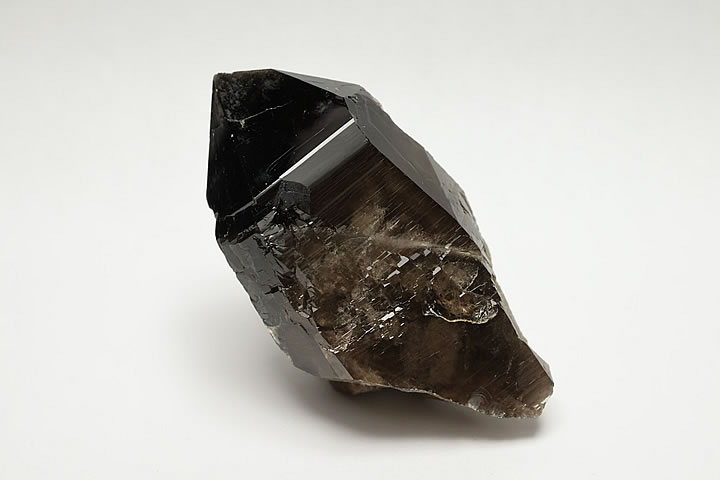 7.0×3.9×3.7cm　90g　 中津川産の黒水晶です。 とても見栄えがする標本です。 岐阜県中津川市蛭川田原産　