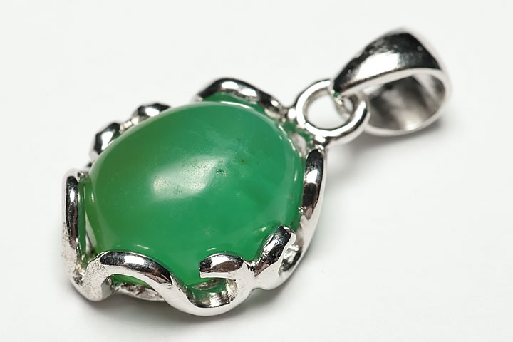 トップ部分サイズ1.2×1.0×0.5cm　 ジェムシリカペンダントトップの宝石質グレードが入荷致しました。 最近、品質が非常に悪いジェムシリカが流通しておりますが、当店は綺麗で、自信を持ってご提供のできるジェムシリカのみにこだわりまして販...