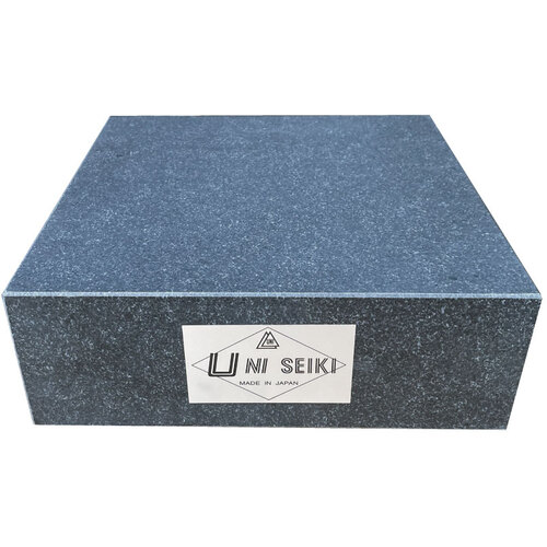 【特長】●JIS B7513規格品です。【仕様】●平面精度(μm)：8●幅(mm)：300●奥行(mm)：300●高さ(mm)：100●等級(級)：1【仕様2】●JIS B7513規格品●精密検査用【材質／仕上】●自然石（黒御影石）【原産国...
