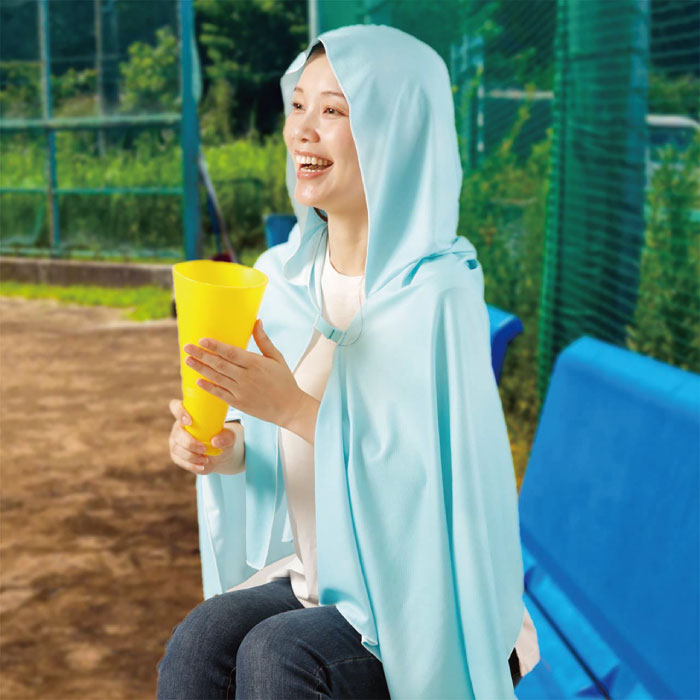 接触冷感でサラリ、さっと羽織って紫外線対策！ 濡らして振るとクールタオルに！　 【製品仕様】 　サイズ　：幅1450×奥行600mm 　商品重量：175g 　カラー　：ミント 　材質　　：ポリエステル100％　EVAポーチ付き 　　　接触冷...
