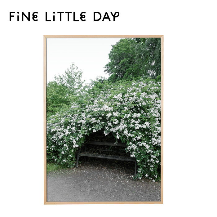 Fine Little Day ポスター 「STILL」 Fine Little DayのElisabeth Dunker（エリザベス・ダンカー）によるポスター。 エリザベス・ダンカーによるこの作品は、白い花が咲き誇る自然の美しさを捉えてい...
