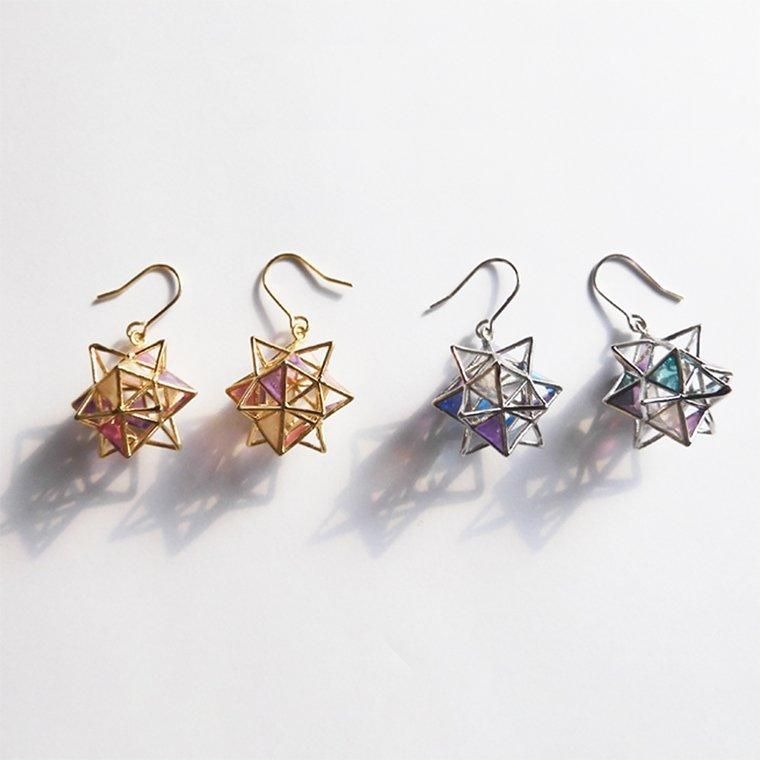star polygon2 ピアス ：zoule（ゾーラ）ステンドグラスのような風合いのピアス。モロッコタイルから着想した柄を大人っぽく仕上げました。サイズ全長：3.2cm仕様・素材真鍮樹脂生産国日本その他ブランド紹介zoule（ゾーラ）は...