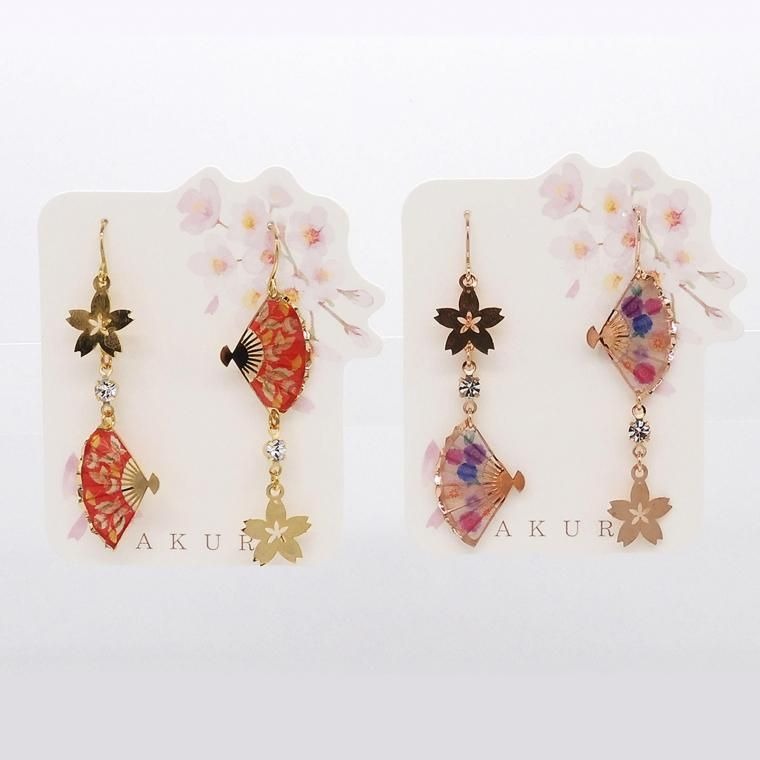 春のうたげ ピアス：gargle（ガーグル）桜と扇子ミックスのピアス。 縁起の良さと可愛いさがある和風ピアスです。サイズ全長：4.7cm仕様・素材和紙真鍮樹脂ガラス生産国日本その他ブランド紹介gargle（ガーグル）は日々を楽しく、自分らし...