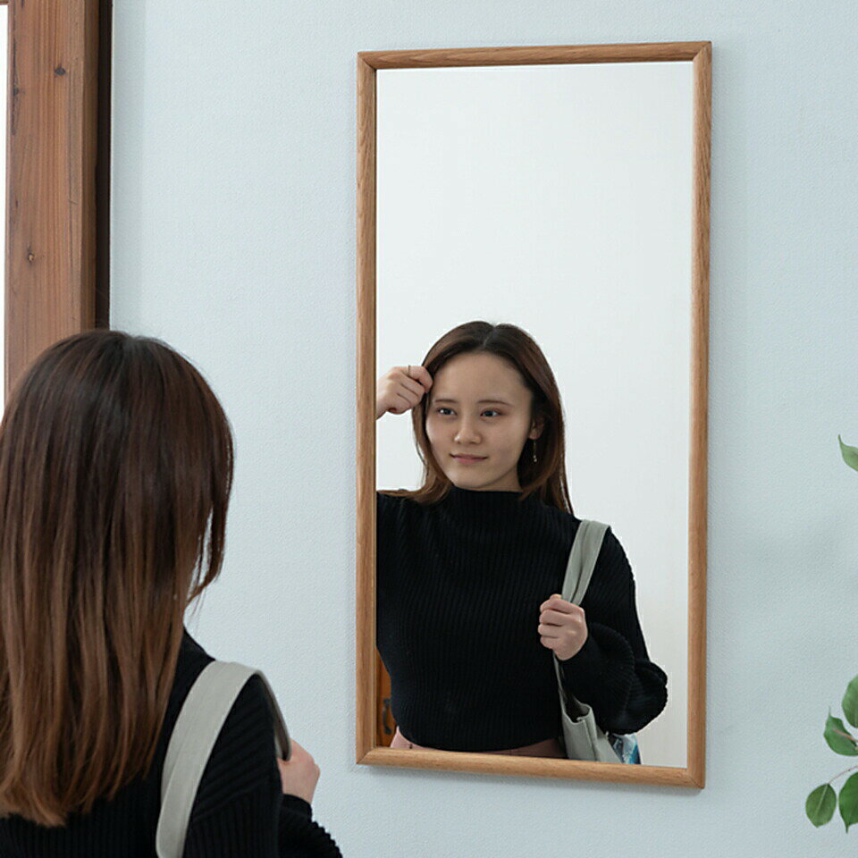 ■ウォールミラー フレーム ミラー オーク 贅沢 掛け 取り付け インテリア ぬくもり 優しい ■商品説明空間に自然と溶け込む天然木フレームのミラー。あたたかみのあるオークの天然木を、贅沢に使用したウォールミラー。縦掛けと横掛けの2通りの取...