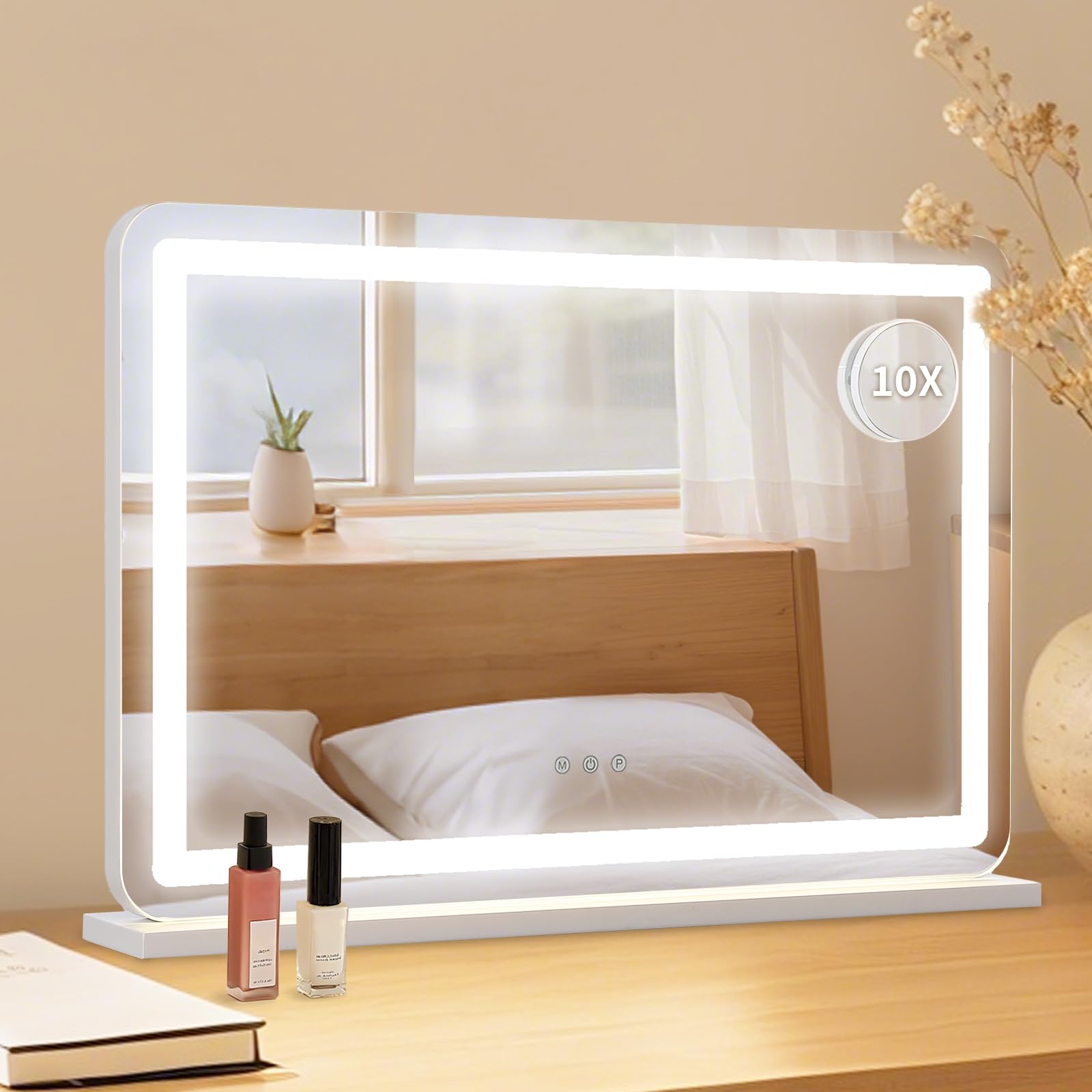 商品名LED多機能化粧鏡特徴1.【大型LED化粧鏡】広い視野とクリアな反射で、顔全体やヘアスタイルまでしっかり確認。明るく自然なLED照明で毎日のメイクが快適。 2.【3色調光＆無段階調節】昼光色・クール・ウォームの3色モードと明るさ無段階...