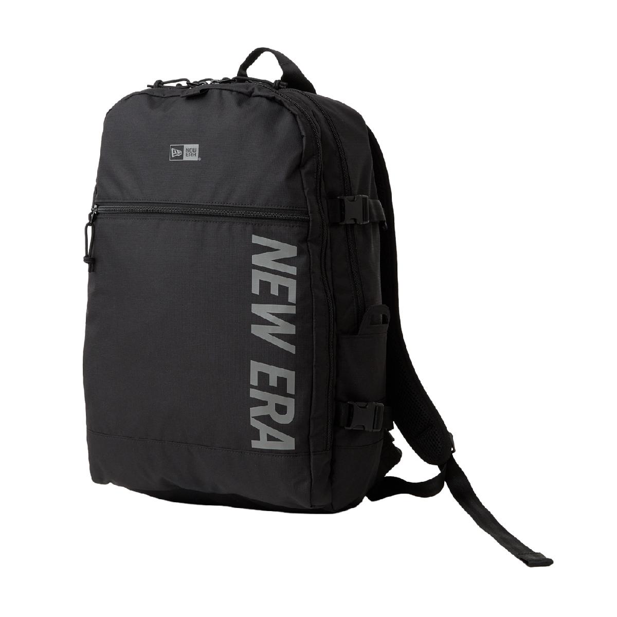 02 ロゴ REFスマートバックパックニューエラ / NEW ERA商品の特徴ニューエラが展開するバックパックの中で中型サイズに位置付けられる。学生からビジネスマンまで幅広いユーザーの用途に適したシンプルなデザインが特徴。・スクエア型のシル...