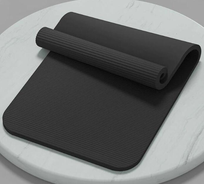 クッション性抜群の厚手ヨガマット。優れた滑り止め性能を備えており、体とマットの接触部位を保護して、各種の傷害から免れることができます。バランスを保ちやすい弾性で、さまざまなトレーニングにご使用いただけます。 サイズ長さ185x幅61x厚さ1...