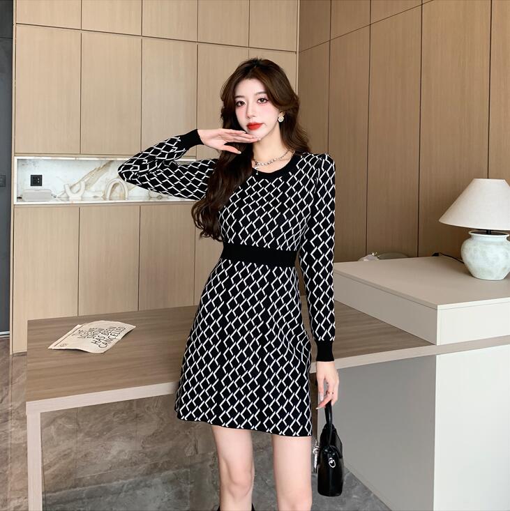 商品詳細商品説明これから入園式、結婚式やパーティーのセレモにードレスとしても活躍出来ます。実寸S/M/L☆(平置きサイズとなります) 実寸寸法のために、多少の誤差が生じますが、ご了承の程、よろしくお願いします。[フリーサイズ]着丈-約82c...