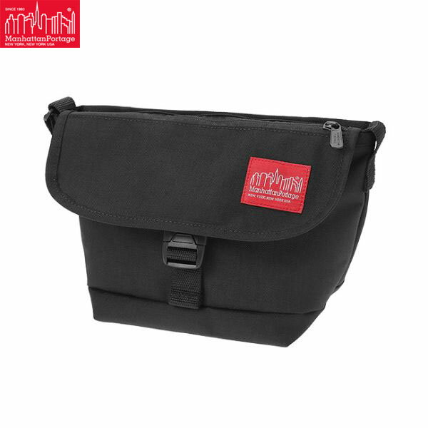 Nylon Messenger Bag Flap Zipper Pocket Black Manhattan Portageを代表するメッセンジャーバッグを、昨今のニーズに合わせてモディファイ。ジッパーポケットの付加と、バックル仕様の開閉へ...