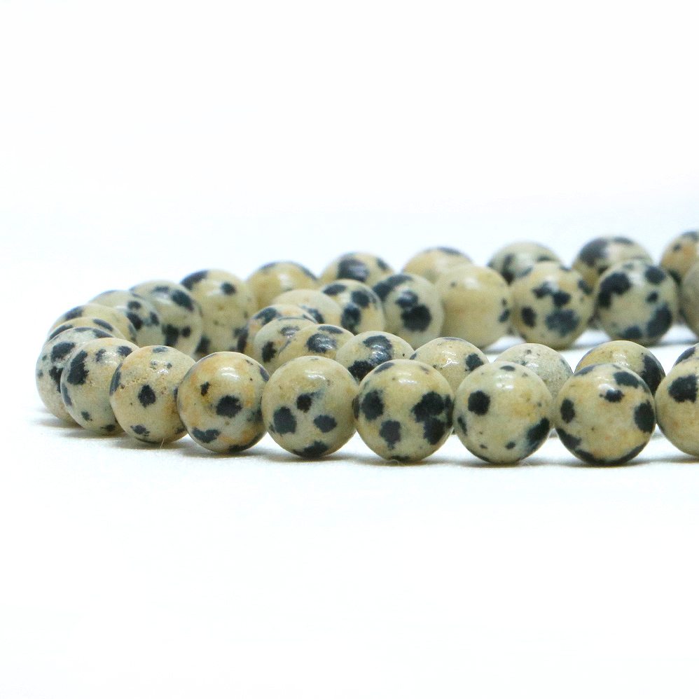 【ビーズサイズ】6〜7mm 【形】丸玉 【連の長さ】約38〜40cm ※ビーズサイズは0.5mm前後の誤差がある場合がございます 【商品説明】 ダルメシアンジャスパーはパッと見、ウズラのたまごのような模様にも見えるし 白地に黒の斑点はディズ...