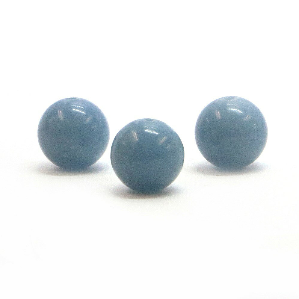 【ビーズサイズ】10mm 【形】丸玉 ※ビーズサイズは0.5mm前後の誤差がある場合がございます 【商品説明】 エンジェライトはアンハイドライトと呼ばれる鉱物の一種で、セレスタイトと近い天然石となります 色合いは薄いブルー系の空を連想させて...
