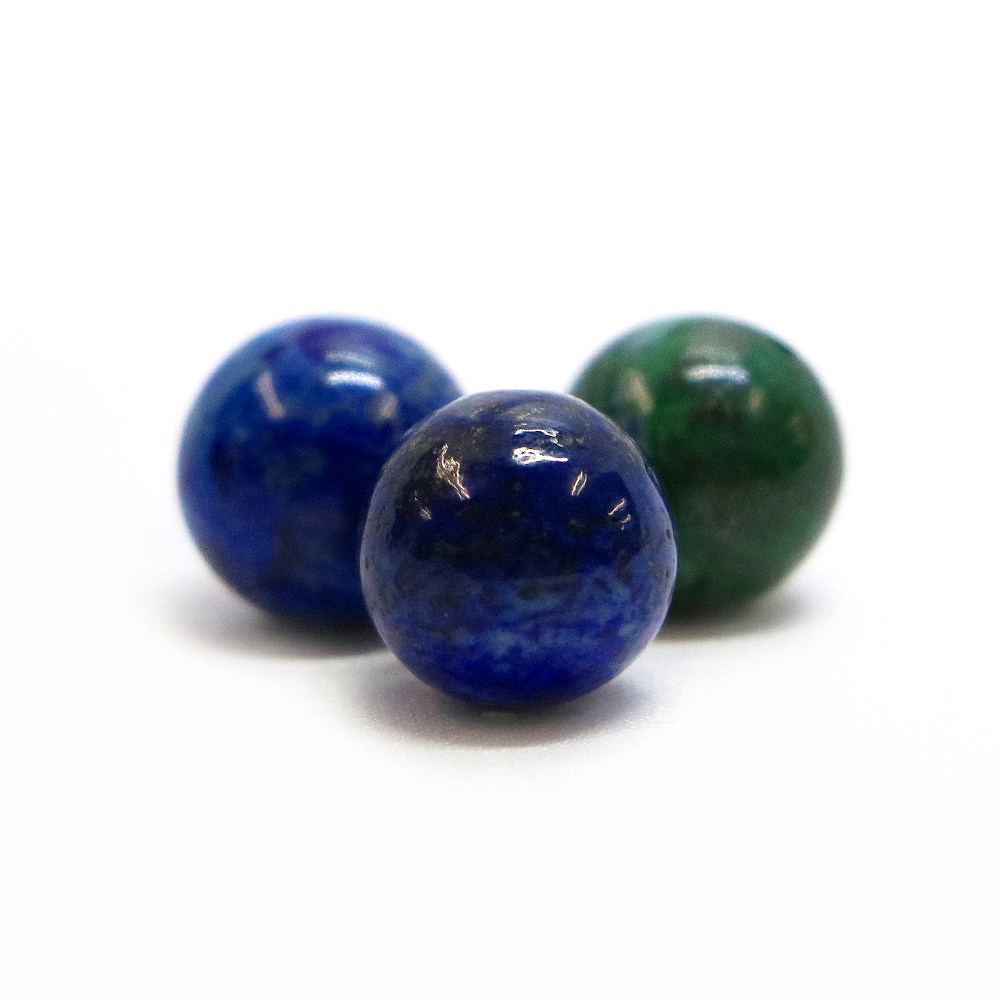 【ビーズサイズ】12mm 【形】丸玉 ※ビーズサイズは0.5mm前後の誤差がある場合がございます 【商品説明】 アズライトは和名を藍銅鉱(らんどうこう)といい青や緑色などのマルチカラーの天然石となります 産地としては主にアメリカ、オーストラ...
