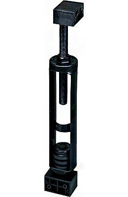 【用途】天井の吊木受材と横架材をつなぎます。【特長】実用吊り下げ荷重は、おおむね30Kg/本です。階上からの振動を減衰させる防振設計です。天井のセットレベルもアジャスター式で簡単です。本体は軽くて強いガラス繊維強化プラスチック(FRPP)製...