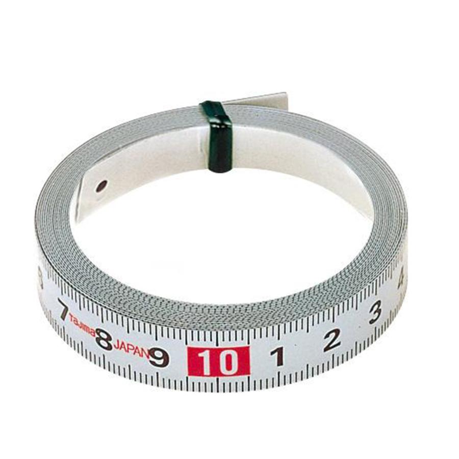 ●任意の場所に貼り付け出来ます [仕様] 目盛仕様：メートル目盛 テープ幅：13mm テープ長さ：2m テープ厚み：0.3mm（粘着テープ含む） ヨンゴーゴーピッチ表示付 [素材] テープ：SK85(旧SK5)