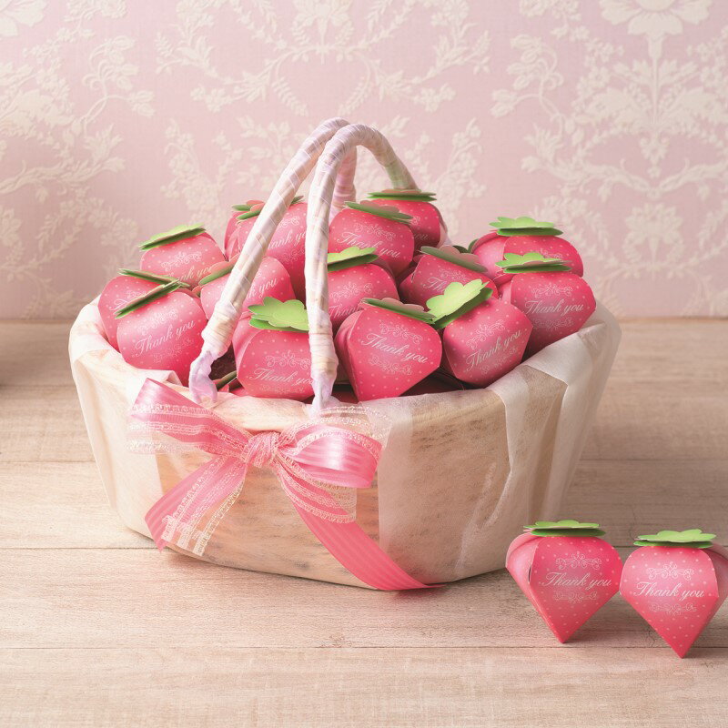 ●ドライ苺チョコ1個×38個 ●バスケット付 ●賞味期限 / 6ヶ月 ●アレルゲン / 乳成分 ●全体サイズ / 310×310×240mm ●単品サイズ / 53×53×65mm 「まるごと苺ピュアショコラ 単品」はこちらからご購入くださ...