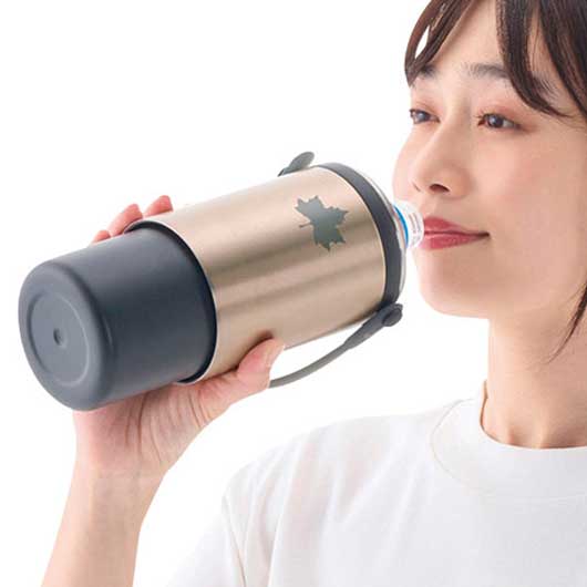 660mlサイズのペットボトルやボトル缶にも対応。 全体が真空構造で保冷・保温効力も高いアイテム。 1年通して使えるボトルケースです。 さまざまなシーンで活用できるギフト商品をご用意しております。 お祝い シーズンギフト・差し入れ 仏事、法...