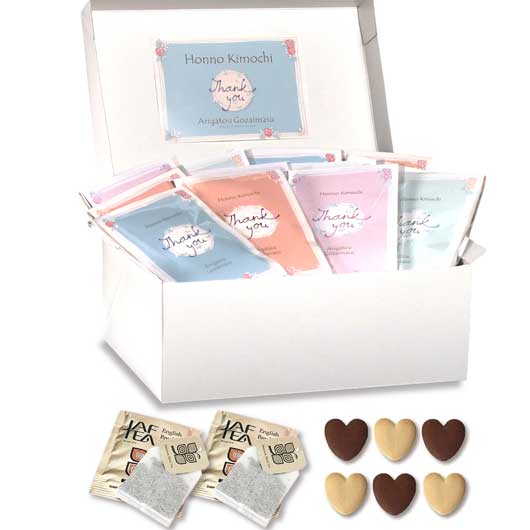 ウェルカムオブジェにもなる箱入り＆プレート付きのプチギフト。「ありがとう」「ほんの気持ち」をさりげなく伝えてくれます。 オシャレな4種類のローズ柄のパッケージの中には、ハート型のクッキーと紅茶を入れました。ハガキサイズの大きさで、見栄えもコ...