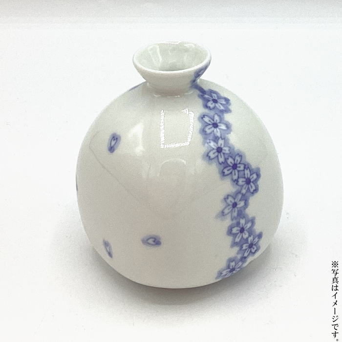 商品／一番小さいとこ（入口）径2.5×高さ8.1cm、一番ふくらみのあるとこ：径6.7cm 重量／約119g