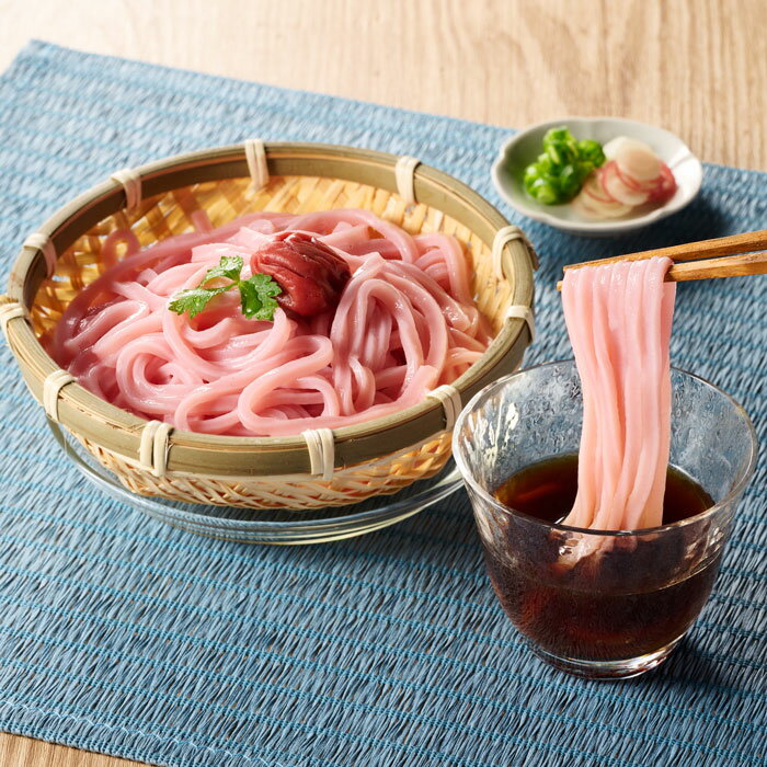 内容／1食分[麺150g、麺つゆ60g、梅干1粒、竹ざる入]×5 箱サイズ／375×290×105mm アレルゲン／小麦 賞味期限／常温60日 【商品の出荷期間】　8月8日まで 紀州南高梅の梅肉を練り込んだ淡い桃色の美しい梅うどん。茹であげ...