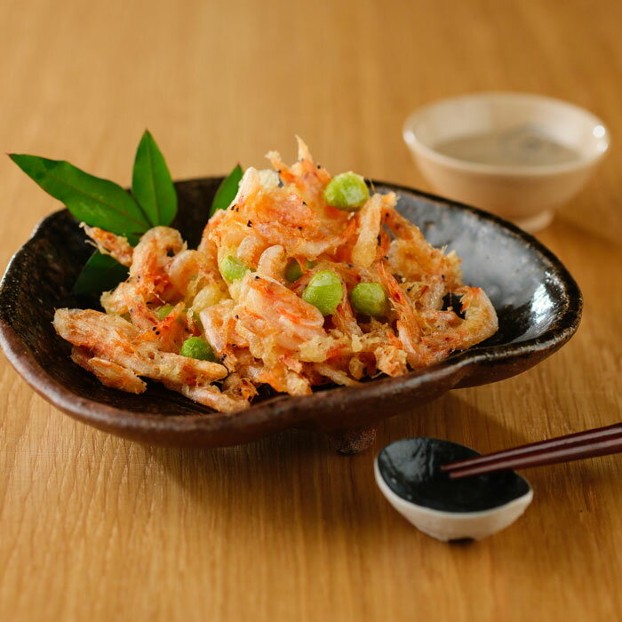 内容／80g×2パック 箱サイズ／210×240×80mm アレルゲン／えび 賞味期限／冷凍60日 静岡県駿河湾でしか獲れない希少な桜えび。 夕刻に出航し夜に水揚げされた桜えびを朝のセリ前に急速凍結した鮮度抜群の宵獲れ桜えびです。 そのまま...